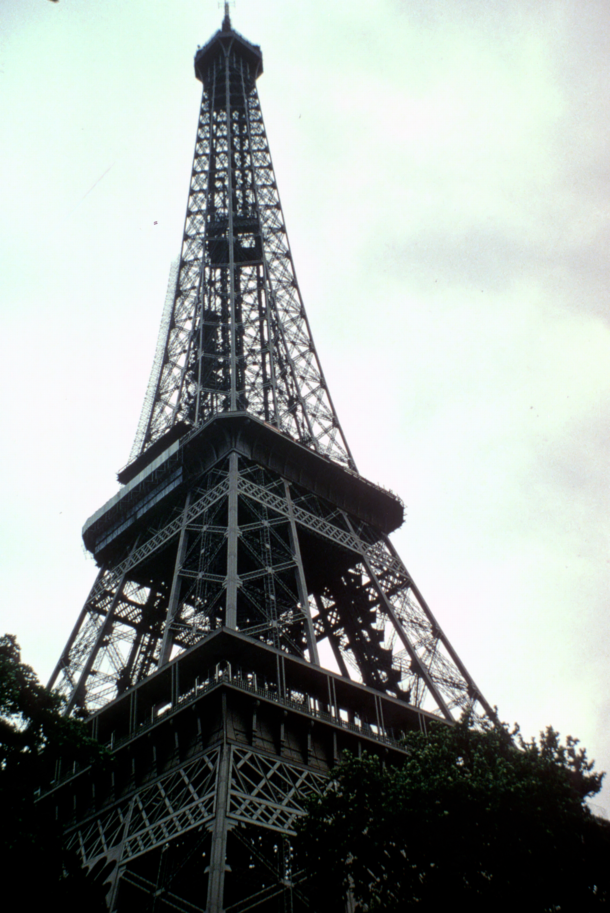 Perspectives on the Evolution of Structures: Eiffel Tower