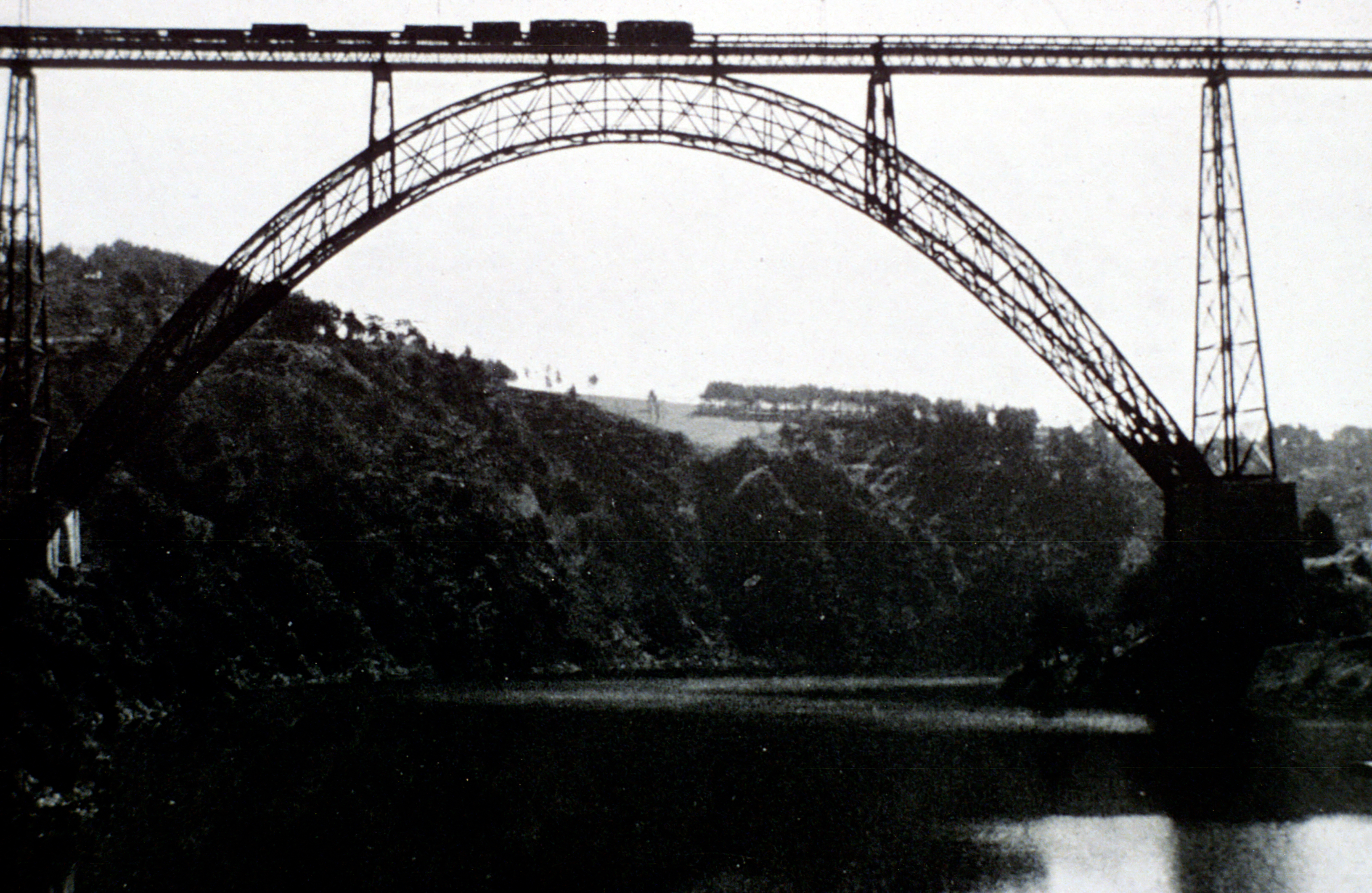 Perspectives on the Evolution of Structures: Garabit Viaduct